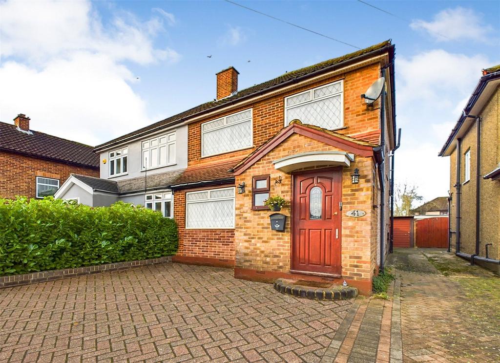 Dover Close, Romford RM5 3 bed semi-detached house - £450,000