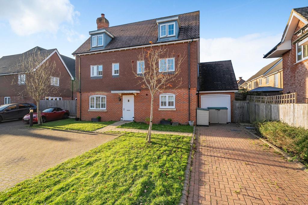 Oddstones, Codmore Hill, RH20 5 bed detached house for sale - £600,000