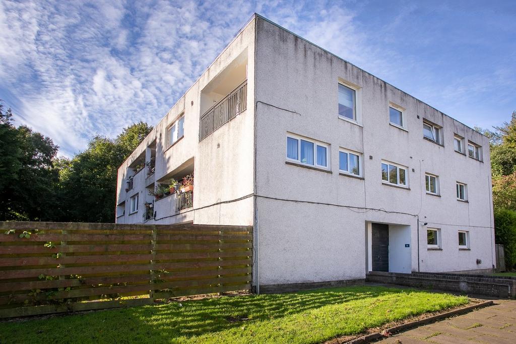 Dreghorn Drive, Colinton, Edinburgh... 2 bed flat for sale - £160,000