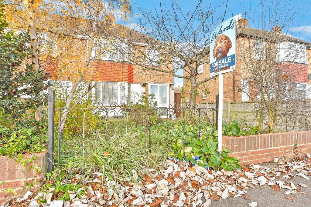 Southview Gardens, Sheerness, Kent 3 bed semi-detached house - £170,000