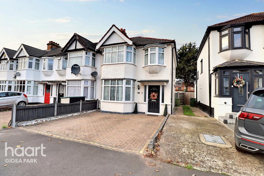 Carlton Road, Gidea Park, RM2 5AX 3 bed end of terrace house for sale ...