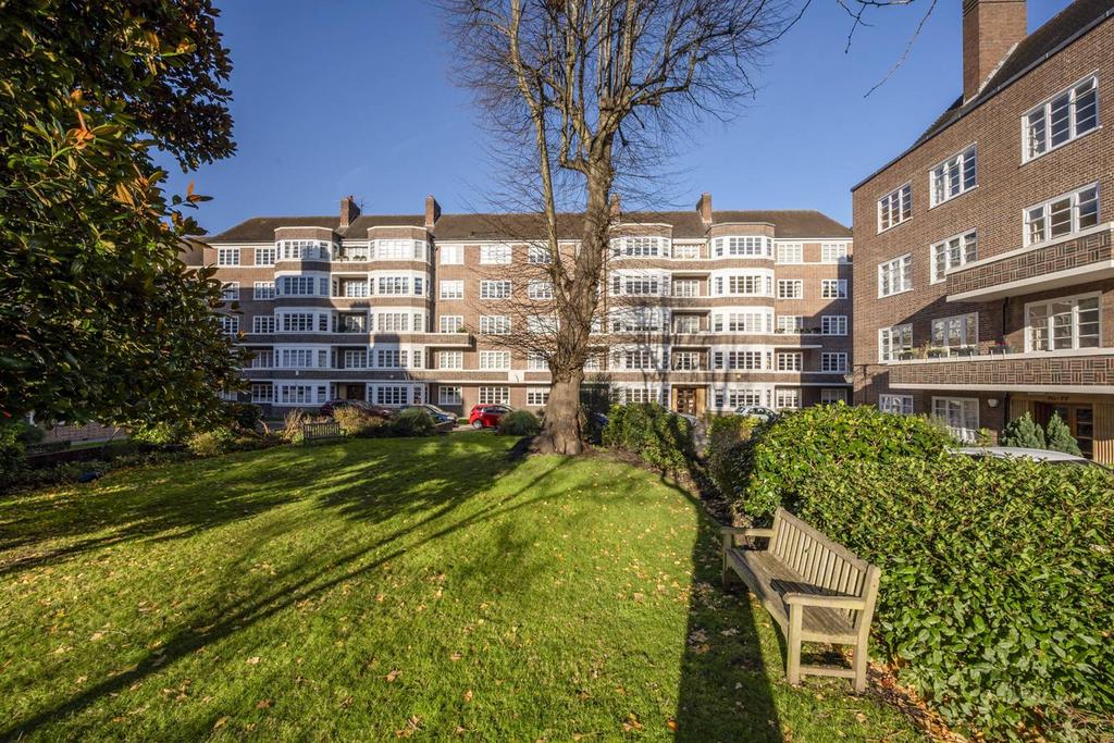 Putney Heath, Putney Heath, London, SW15 3 bed flat - £850,000