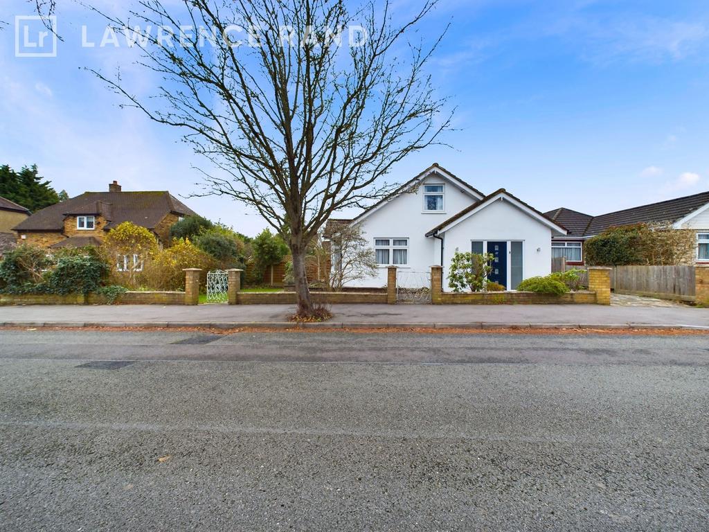 Myrtle Avenue, Ruislip, HA4 3 bed detached bungalow - £850,000