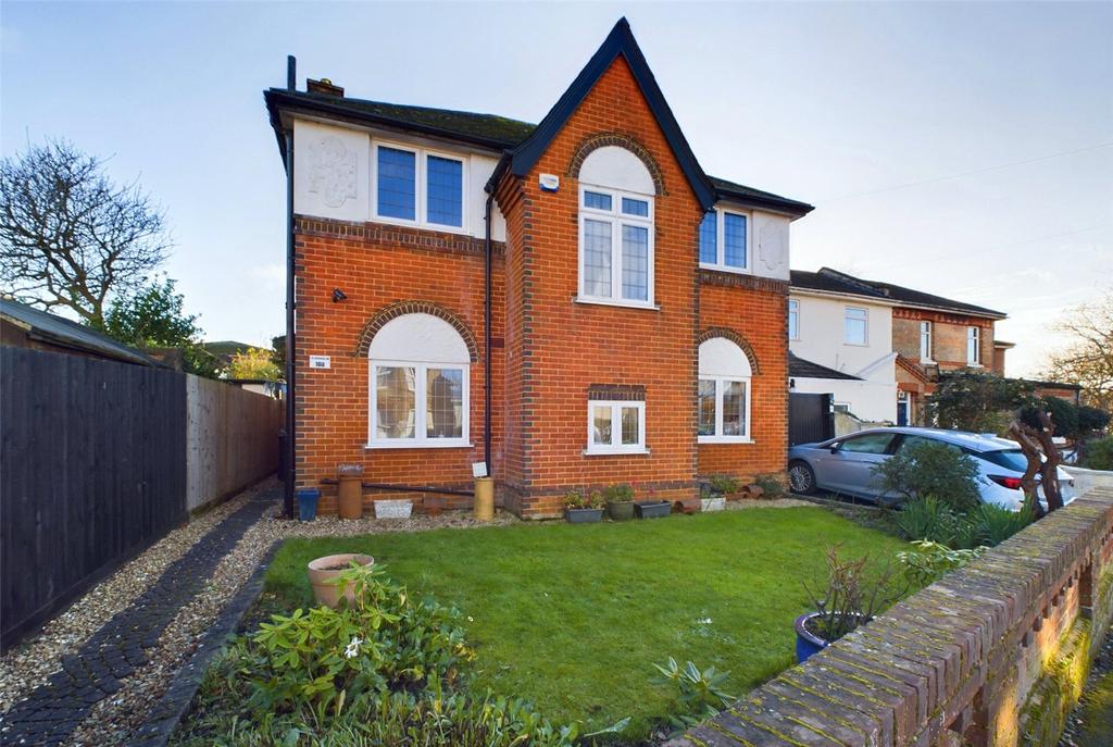 St. Clements Road, Bournemouth... 3 bed detached house - £400,000