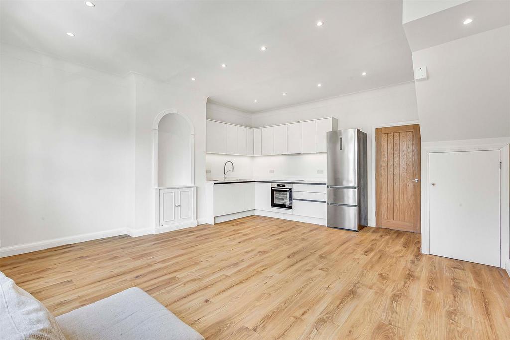 Barnes High Street, London, SW13 3 bed maisonette for sale - £675,000