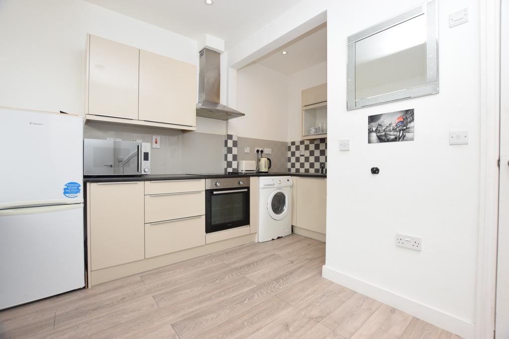 Codrington Hill London SE23 1 bed flat - £1,450 pcm (£335 pw)
