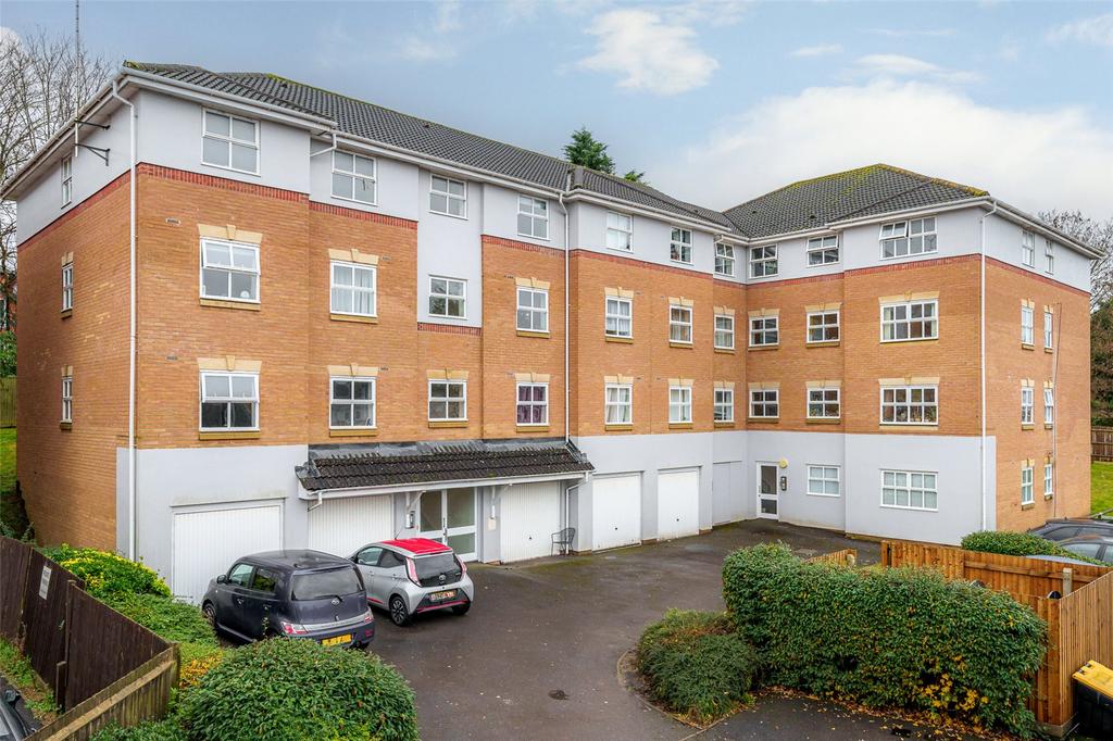 Elm Park, Berkshire RG30 2 bed apartment - £1,400 pcm (£323 pw)