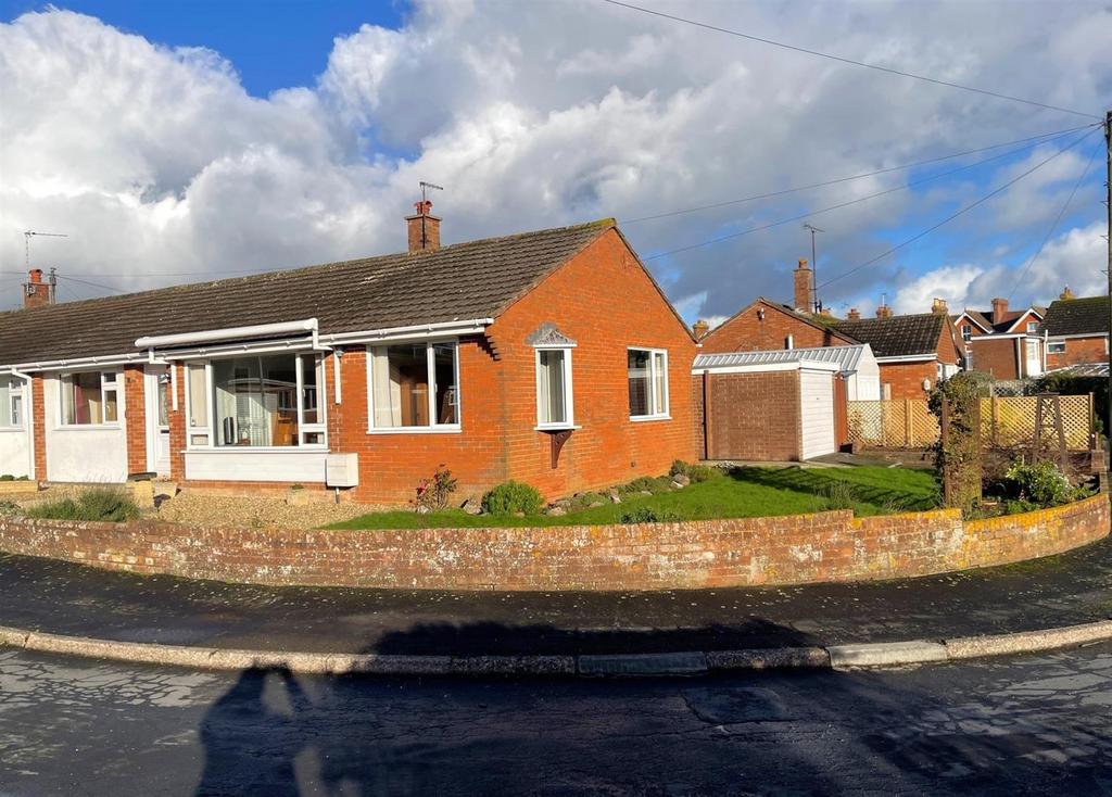 Oakley Close, Exeter EX1 3 bed semi-detached bungalow - £350,000