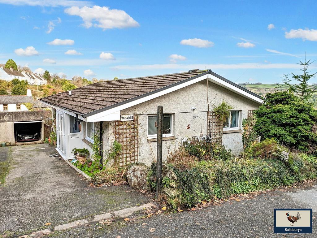 Chapel Street, Gunnislake, PL18 9NA 3 bed detached bungalow - £325,000