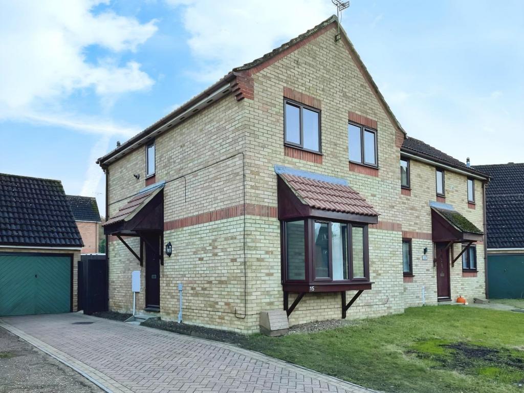 Elm Close, Brandon IP27 3 bed semi-detached house for sale - £240,000