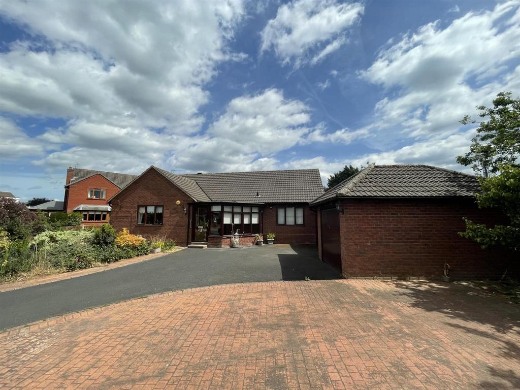 Cedar Grove, Wem 2 bed detached bungalow for sale - £395,000