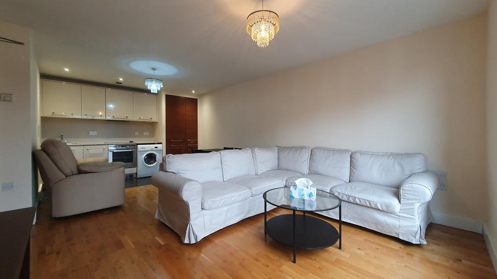 Falcon Drive, Cardiff CF10 2 bed apartment - £1,150 pcm (£265 pw)