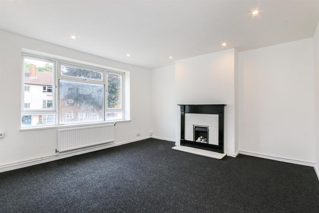 Boyton Close, London N8 3 bed apartment - £2,000 pcm (£462 pw)