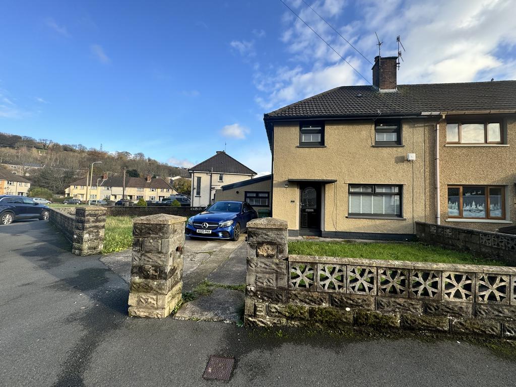 Pontypridd CF37 2 bed end of terrace house - £185,000