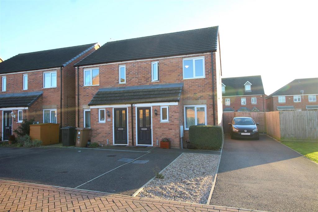 Daphne Grove, Cardea, Peterborough 2 bed semi-detached house - £195,000