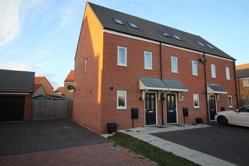 Nero Place, Cardea, Peterborough 3 bed end of terrace house - £200,000