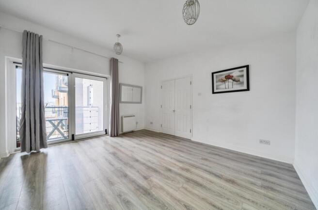 Fishguard Way, Royal Docks, London, E16 2 bed apartment to rent - £ ...