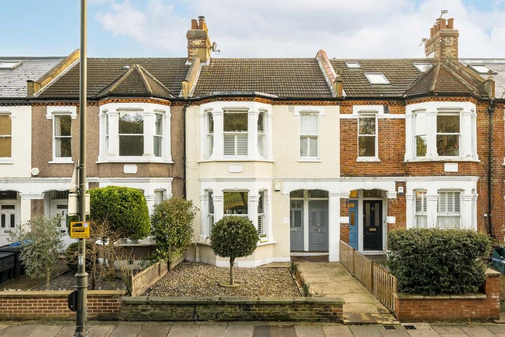 Trinity Road, London SW19 2 bed flat - £2,400 pcm (£554 pw)