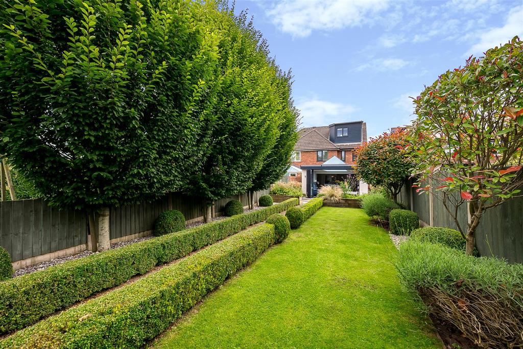 Cherry Lane, Lymm WA13 4 bed house - £770,000