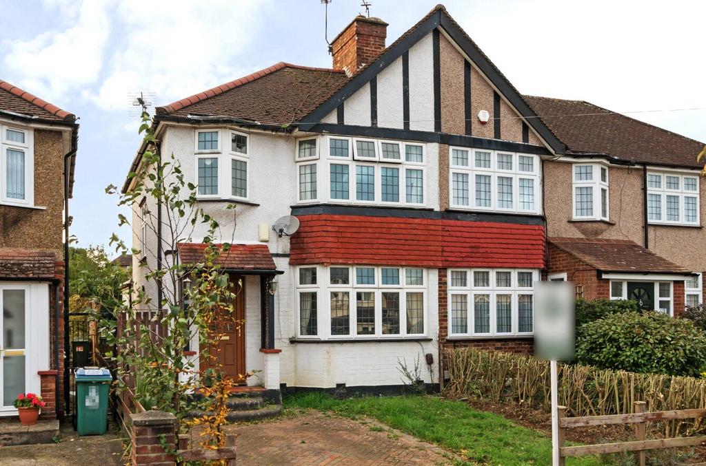 Eastfield Avenue, Hertfordshire WD24 3 bed semi-detached house - £500,000