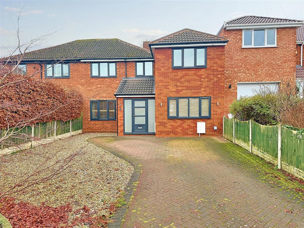 Sara Close, Four Oaks, Sutton Coldfield 4 bed semi-detached house - £ ...