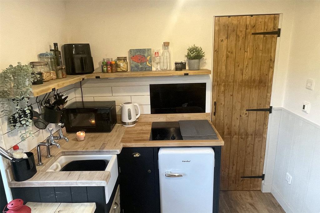 Moor Valley Park, Mill Lane, Leeds LS20 1 bed detached house - £35,000