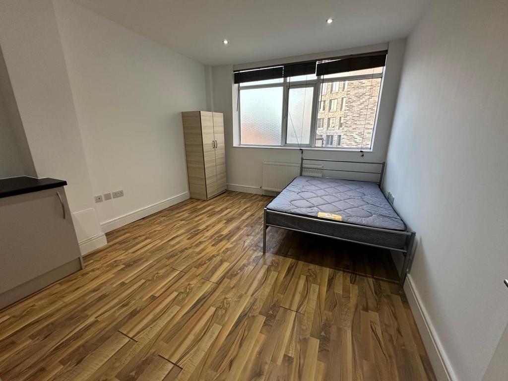 276b Saint James'S Road, London, SE1 Studio - £1,150 pcm (£265 pw)
