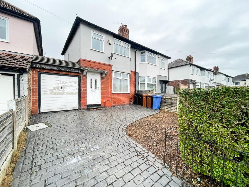 Manor Road, Brinnington 2 bed semi-detached house - £210,000