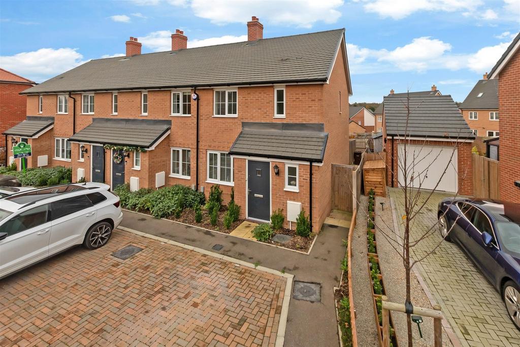 Field Lane, Gravesend, Kent 3 bed end of terrace house - £400,000
