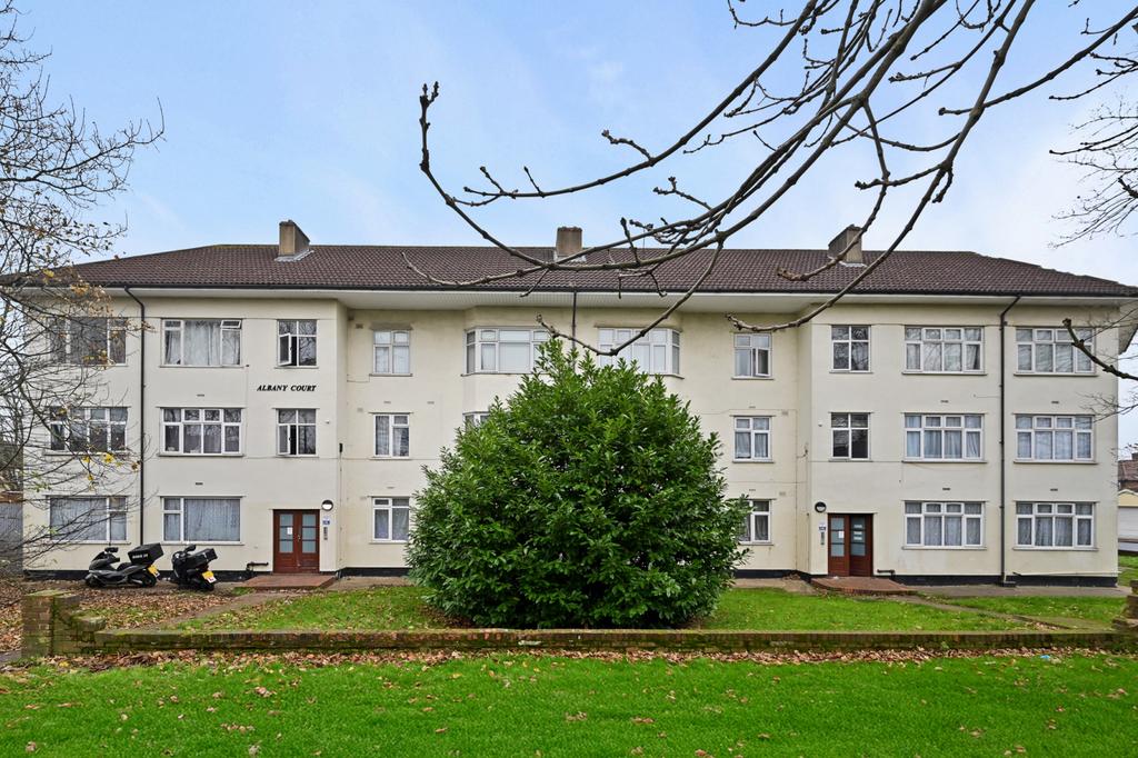 Blundell Road, HA8 2 bed flat for sale - £269,950