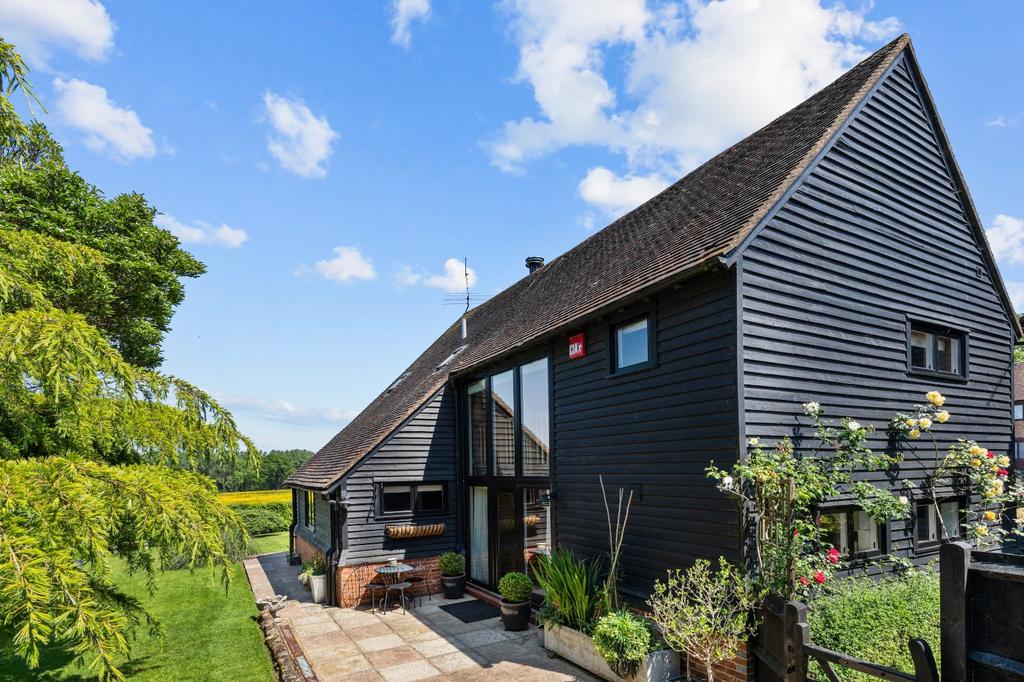Marches Road, Warnham, Horsham, West... 4 bed barn conversion - £1,000,000