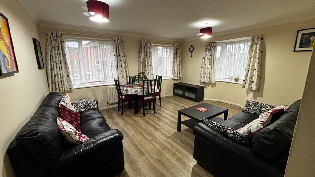 St Annes Rise, Redhill 2 bed apartment - £1,600 pcm (£369 pw)