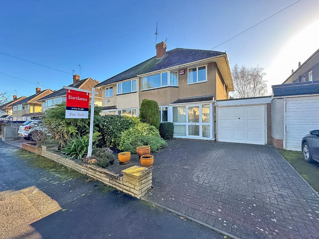 Delaware Avenue, Wolverhampton WV7 3 bed semi-detached house for sale ...