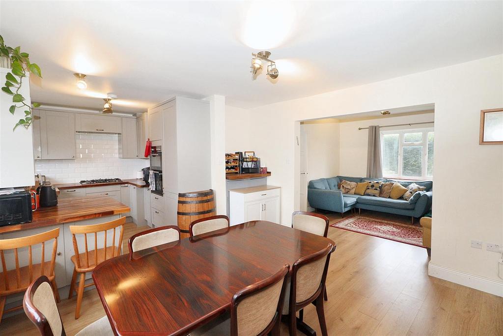 Delius Close, Elstree, Borehamwood 4 bed house for sale - £550,000