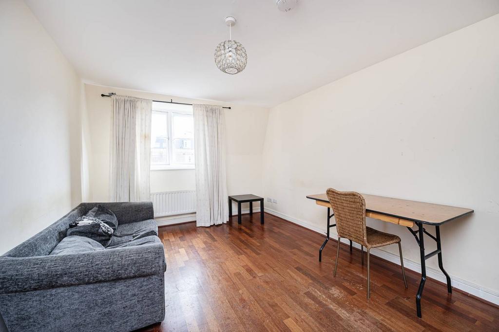 Jamaica Street, E1, Stepney, London, E1 3 bed flat - £2,800 pcm (£646 pw)