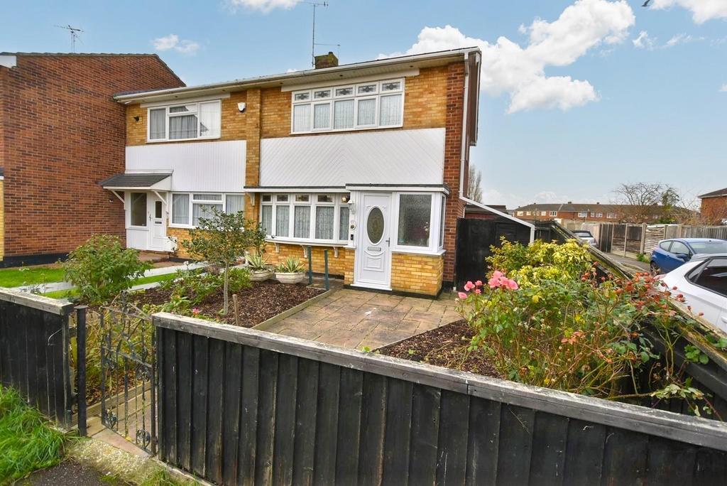 St. Agnes Drive, Canvey Island SS8 2 bed end of terrace house - £275,000