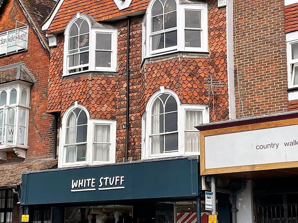 High Street, Marlborough SN8 1 bed flat - £800 pcm (£185 pw)