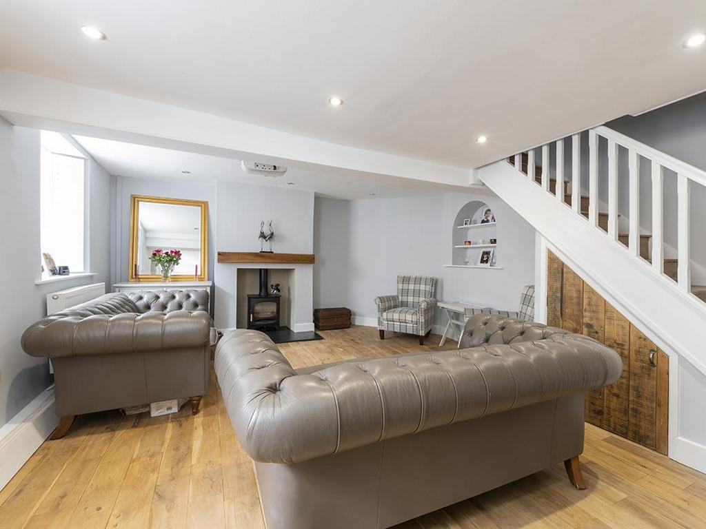 Hound Street, Sherborne 2 bed end of terrace house - £350,000