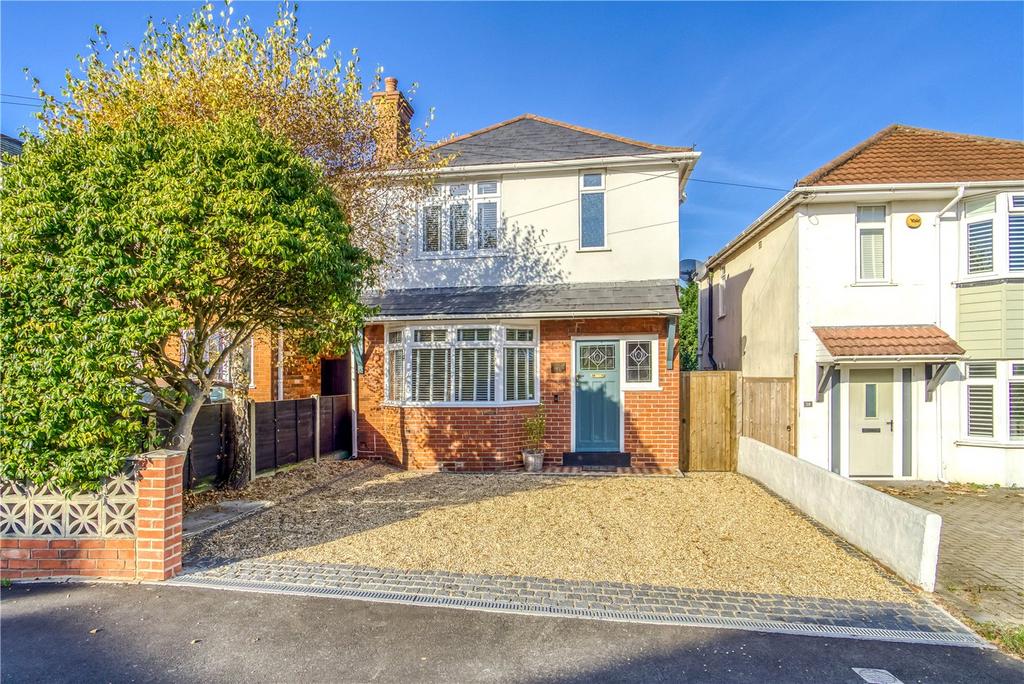 Wroxham Road, Poole, Dorset, BH12 3 bed detached house for sale - £500,000