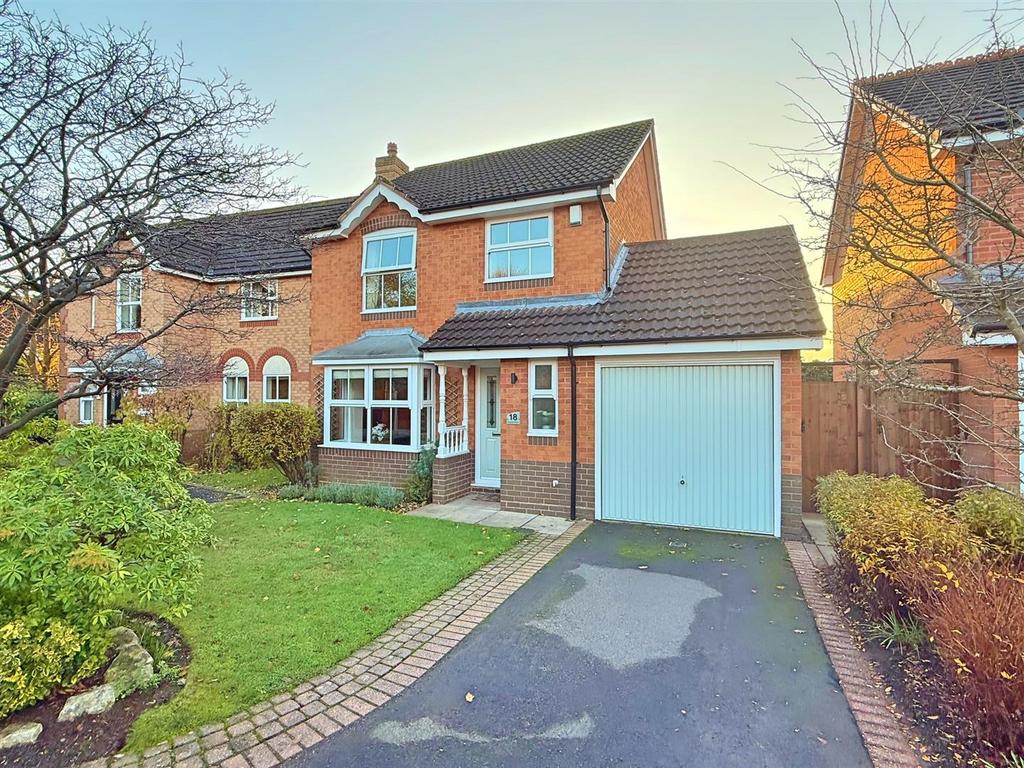 Bodicote Grove, Four Oaks, Sutton... 3 bed detached house - £500,000