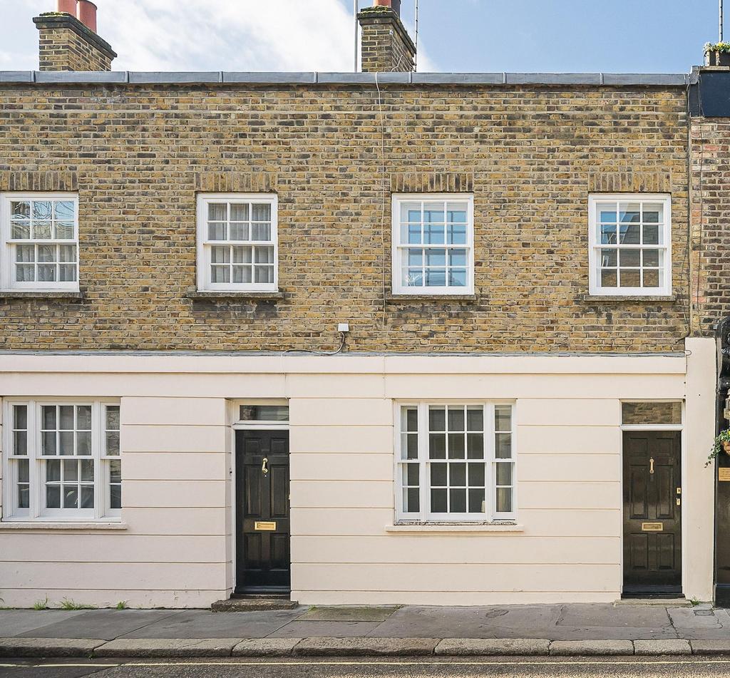 Passmore Street, London, SW1W 2 bed terraced house - £3,445 pcm (£795 pw)
