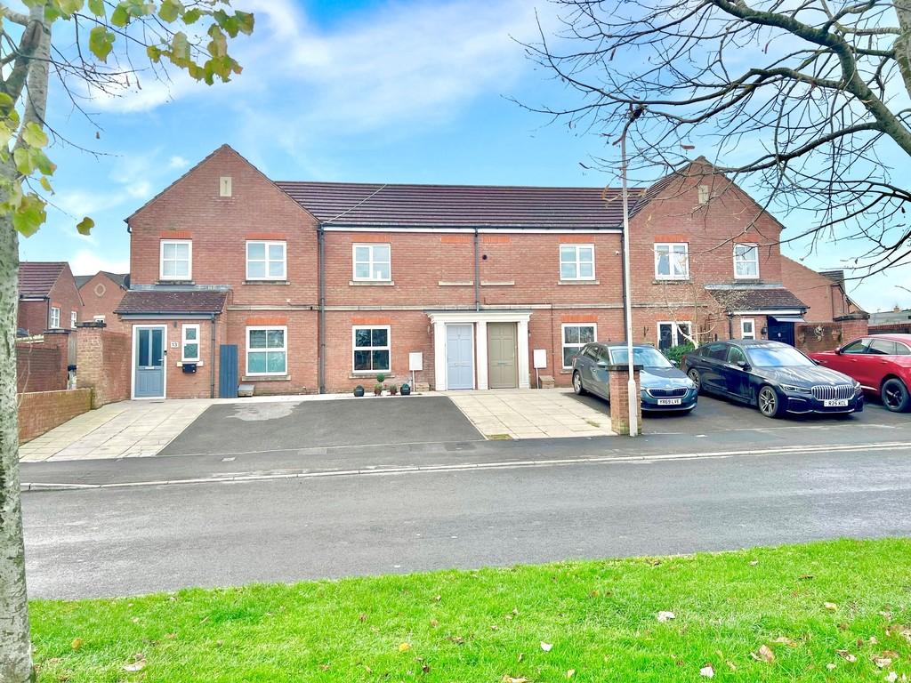 Verity Walk, Harrogate 2 bed townhouse for sale - £130,000
