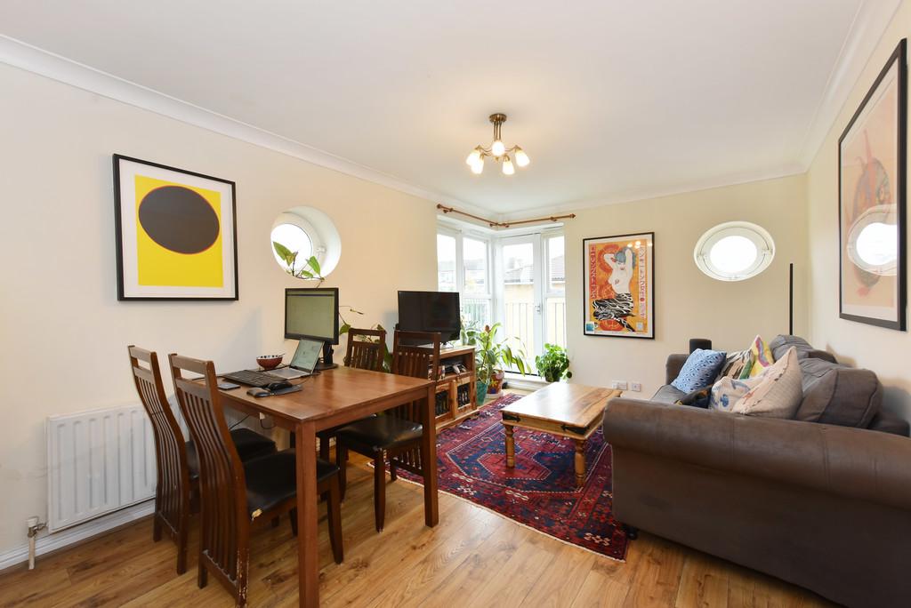 Trowbridge Road, London E9 2 bed apartment for sale - £425,000