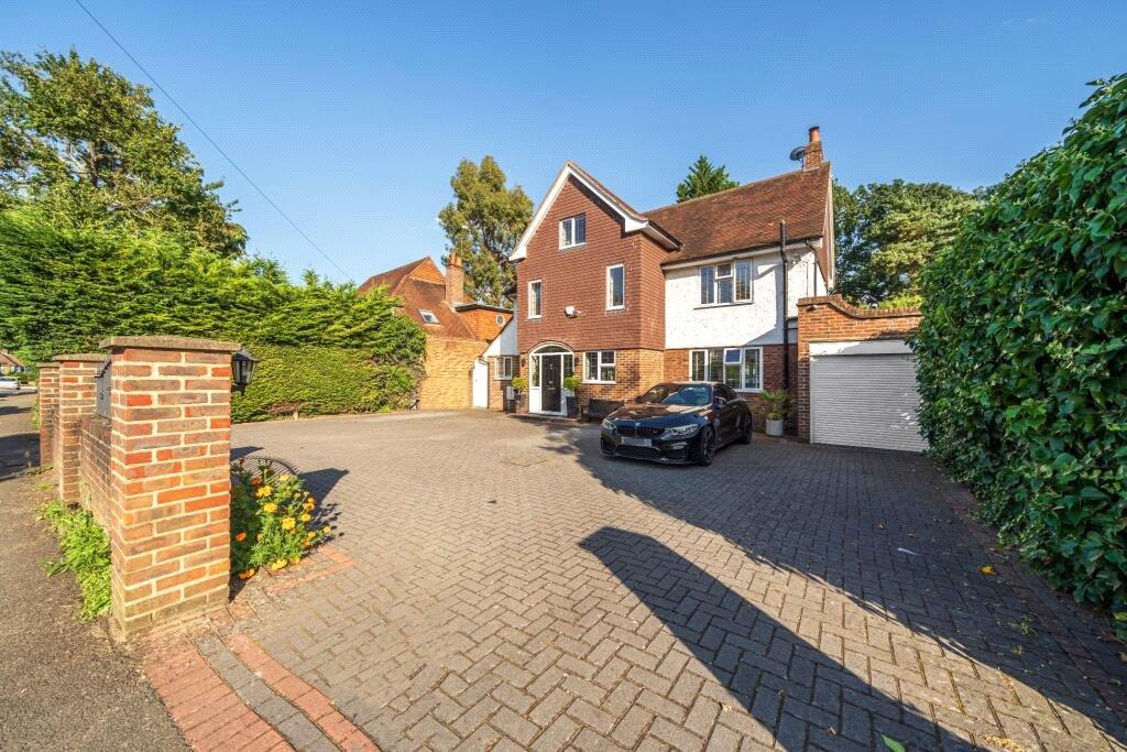 Oriental Road, Surrey GU22 5 bed detached house - £1,150,000