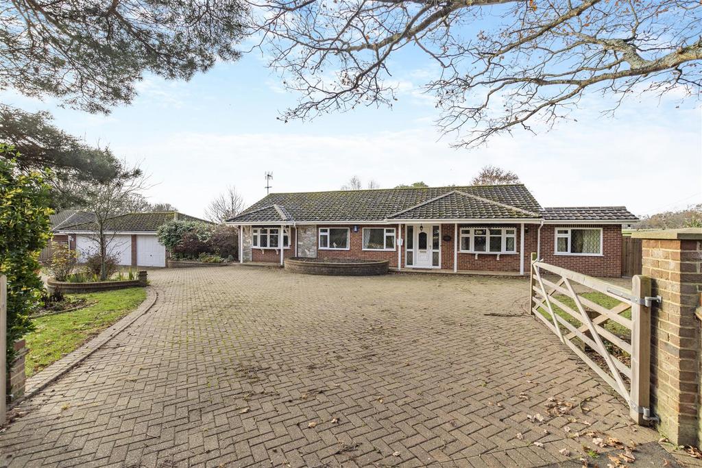 Oaklands, Headcorn Road, Sutton Valance 5 bed detached bungalow - £800,000