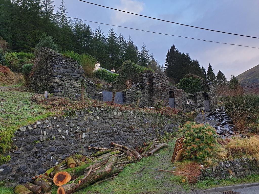 Yr Efail, Dinas Mawddwy, Machynlleth... 2 bed property with land for ...
