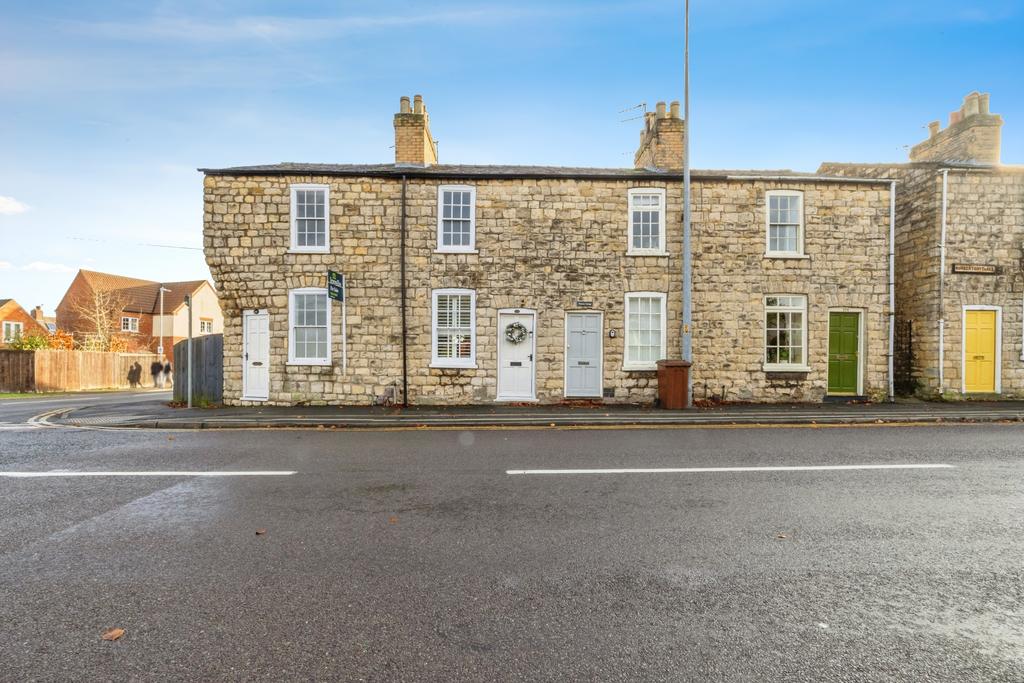 Nettleham Road, Lincolnshire LN2 2 bed terraced house - £200,000