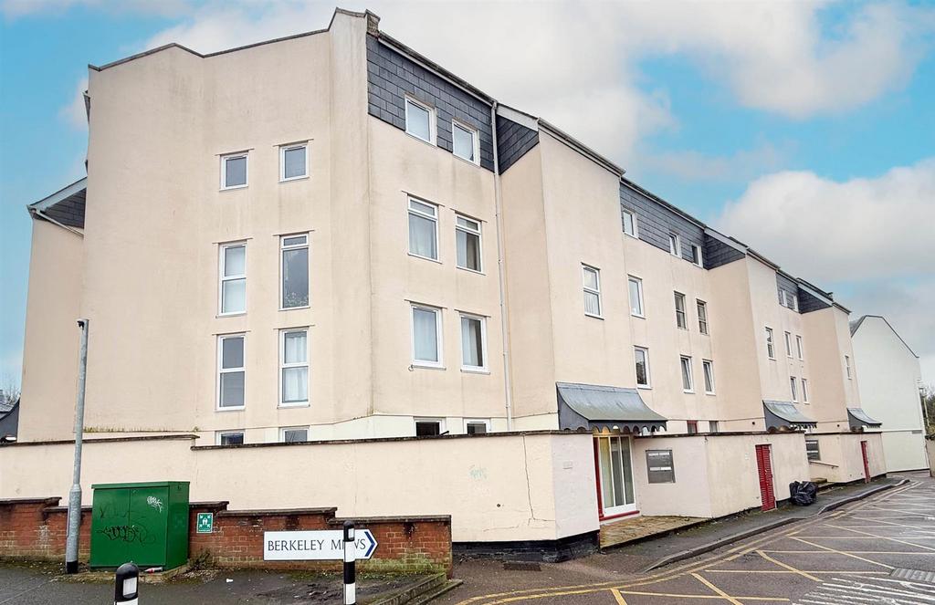 High Street, Cheltenham GL52 6DA 2 bed flat - £995 pcm (£230 pw)