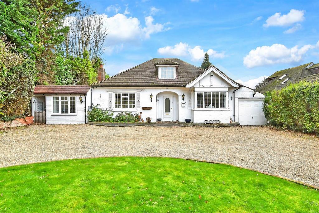 Fir Tree Road, Banstead, Surrey 3 bed detached house for sale - £975,000