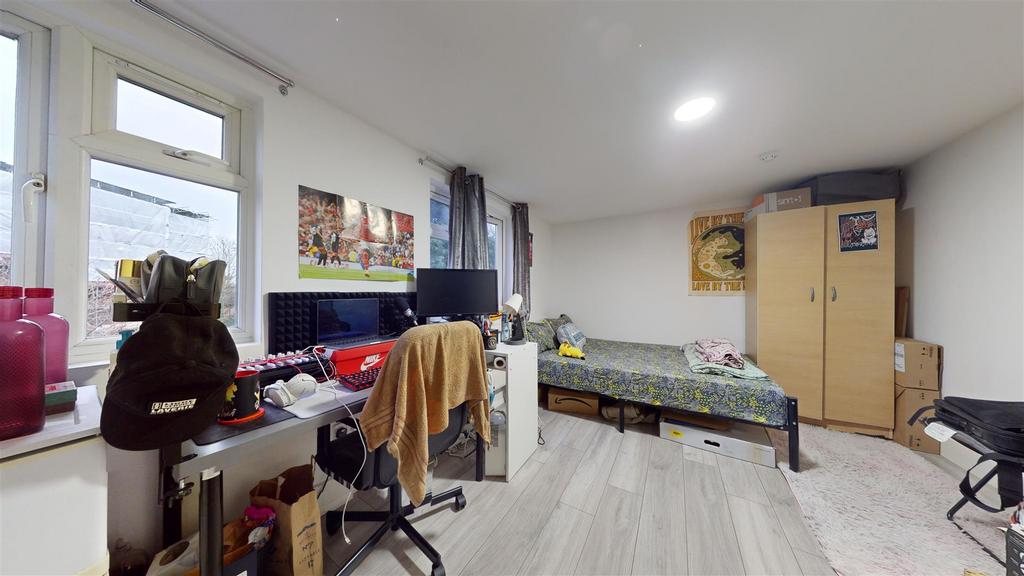 Lancaster Road, London NW10 1 bed property - £850 pcm (£196 pw)